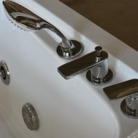 China Corner Acrylic Bathtub with Digit Computer Panel Massage Whirlpool Bath from Trusted for sale