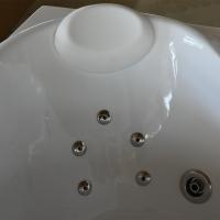 China Corner Acrylic Bathtub with Digit Computer Panel Massage Whirlpool Bath from Trusted for sale