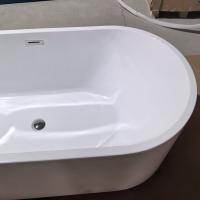 China Oval Freestanding Acrylic Bathtub 1700x750mm Hot Tub with Faucet Hardware for sale