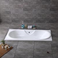 China Oval Acrylic Bathtub 1800x900x450mm Hand Control Indoor Tub with Center Waste Hole for sale