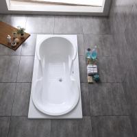 China Oval Acrylic Bathtub 1800x900x450mm Hand Control Indoor Tub with Center Waste Hole for sale