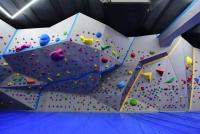 China Adults Outdoor Playground GRP Rock Climbing Wall Bouldering Holds with Durable Material for sale