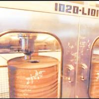 China 200L Fully Automatic Bitumen Asphalt Filling Machine 4 Nozzles Heat Tracing Hot Liquid Drum Filler for sale