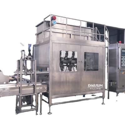 China 18-40L Jerrycan Fully Automatic Liquid Filling Machine 4 Lance 400-600bph for Chemicals Oil for sale