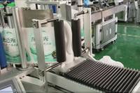 China Tolerance ±0.5mm Semi Automatic Double Sides Labeling Machine for Big Square Bottles for sale