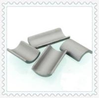 China OEM Ferrite Segment Magnet For Seater Motor hard Type Arc Sheet Shape for sale