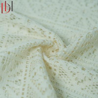 China Organic Yarn Dyed Jacquard Fabric Windproof Stain Resistant Lightweight Polyester Fabric for sale