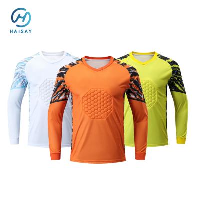 China Custom Team Football Jersey with Quick Dry Material, Breathable Fabric, and Lightweight Polyester for Maximum Performance for sale