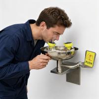 China Wall‑Mounted Emergency Eyewash Station for sale