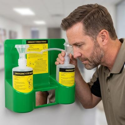 China Eye wash  station  with 2
empty bottle for sale