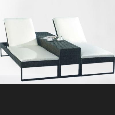 China Luxury indoor chaise lounge double chaise lounge with umbrella canopy modern outdoor lounger dual---6240 for sale