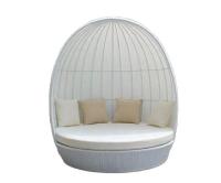 China Rattan outdoor beach sunbed with tent canopy queen size rattan bed with canopy---6151 for sale