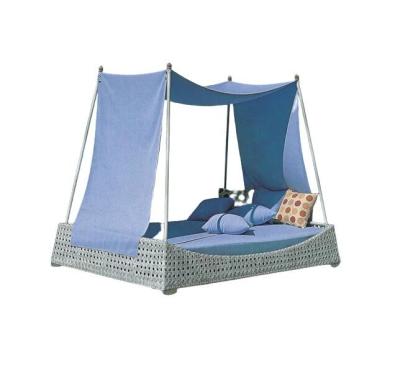 China Rattan outdoor beach sunbed with tent canopy queen size rattan bed with canopy---6115 for sale
