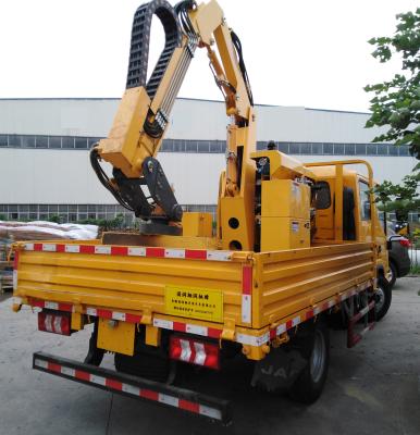 China Vehicle Mounted Type Tractor Hedge Cutter Green Pruning Truck for sale