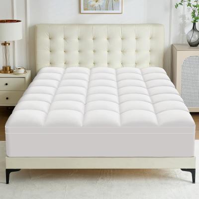 China Feather Mattress Pad 300GSM Even Warmth Distribution High Purity Filling Hand Stitched Binding for sale