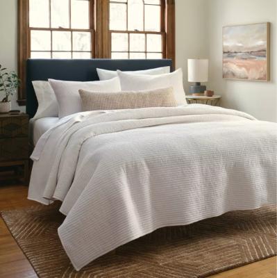 China Flannel Crepe Quilt Set 250gsm with Microfiber Backing 150gsm Poly Fill Twin Full Queen King for sale