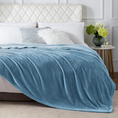 China Soft Double Sided Flannel Blanket 150x200cm Lightweight Polyester Quick Dry Easy Store for sale