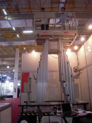 China Self Propelled Scissor Lift 6m Height , 480 KG Capacity Hydraulic Lift Ladder for sale