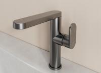 China Swivel Basin Mixer Faucet with Honeycomb Aerator Modern Bathroom Tap 6039 for sale
