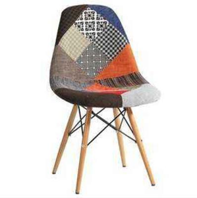 China Kitchen Eames Molded Plastic Side Chair With Beech Wood Legs for sale