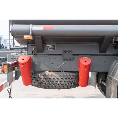 China WD615.47 Oil Tanker Truck Sinotruk Howo 6 X 4 371hp Fuel Tank Truck 25000L for sale