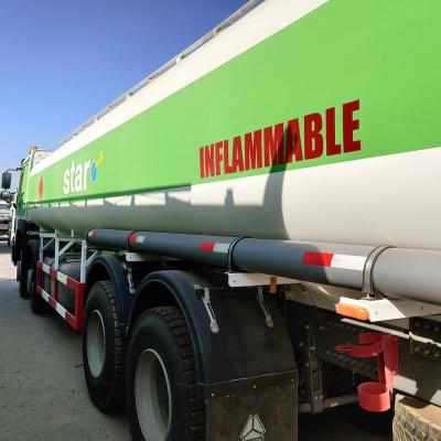 China 20000 Liters Oil Tanker Truck 11980 X 2500 X 3800mm Sinotruk Howo 8 X 4 for sale