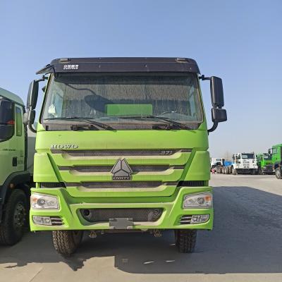 China 300-400L	Oil Tanker Truck Sinotruk Howo 8 X 4 Fuel Tank Truck Model 25CBM for sale