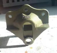 China Car Auto Spare Parts Leaf Spring Shackle Hanger Bracket For Isuzu Hino Nissan Zauue for sale
