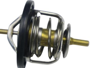 China ISUZU 700P 4HF1 4HK1 4HE1 Thermostat 82°C 5.6x5.6x7.4cm with OE Numbers 8973007900 8973007892 for sale