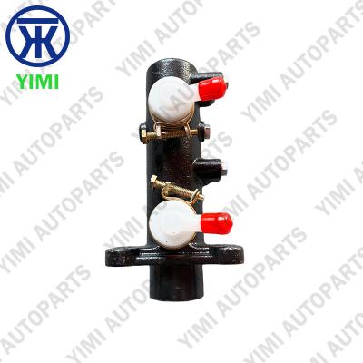 China 31.75 mm Bore Brake Master Cylinder MC894212 for Mitsubishi Fuso Canter with Cast Iron Construction and Dual-Outlet Design for sale