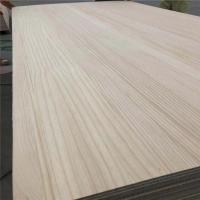 China Solid Wood Panel Pine Timber Glue Joint Panel in Traditional Design 6-35mm Thickness for sale