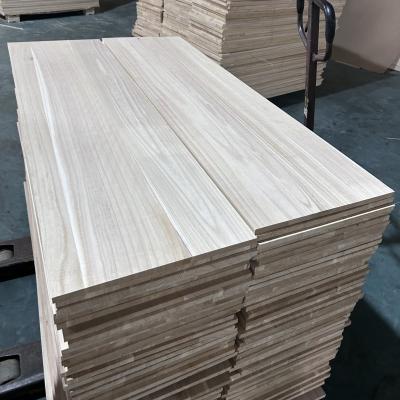 China Free Spare Parts Paulownia Wood Board Paulownia Timber Core Moisture Content 8%-12% for sale