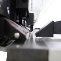 China Automatic Vertical V Grooving Machine 1250mm 4000mm Two Tool Holders Round Trip Cutting for sale