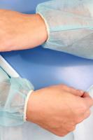 China CE ISO PP Disposable Gown , Disposable Isolation Gown With Wrist Cuff for sale