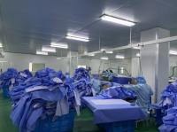 China Sterile Disposable Protective Gown Anti Wrinkle Customized Logo for sale