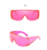 China Transparent Lens Oversized Sunglasses UV400 38g Windproof Goggles for sale