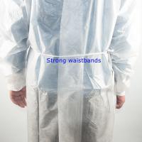 China EN13795 Non Woven Disposable Gown Reliable Barriers Fluid Resistant for sale