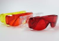 China Laboratory Dental Uv Prescription Safety Goggles Medical Eye Shield Glasses 38g for sale