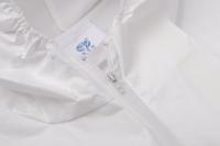 China Level 4 Sterile Disposable Cpe Isolation Gown Fluid Resistant for sale
