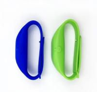 China Silicone Outdoor Hand Sanitizer Wrist Band Dispenser Bpa Free for sale