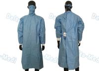 China Hydrophobic SMMMS Reinforced Disposable Surgical Gown Integrated Face Mask for sale