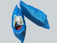 China Blue Medical Plastic Products Disposable Shoe Cover PE Waterproof 15 Cm Antiskid for sale