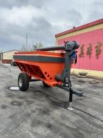 China 10 Cubic Meters Tractor Grain Cart For Fertilizer And Grain Transportation for sale