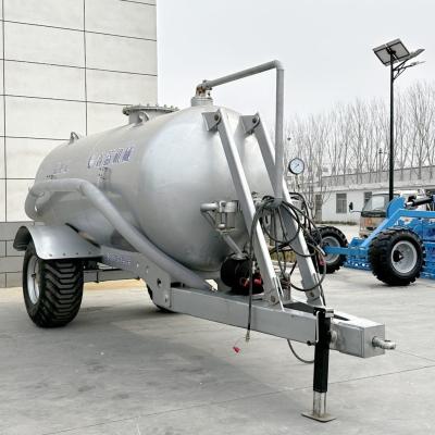 China Liquid Fertilizer Spreader Manure 10 Cubes 3210kg Weight 100hp Tractor Mounted for sale