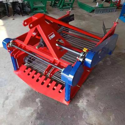 China Farm Mini Potato Harvester Machine Uprooted 0.9m Collection Box Red for sale