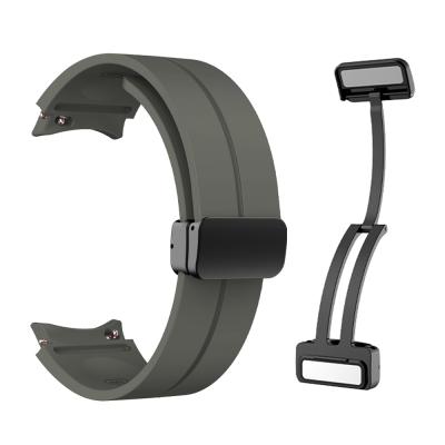 China Official Magnet Folding Buckle Silicone Strap Band for Samsung Galaxy Watch 5 Red SIlicone Watch Band Blue Watch Strap Armband for sale