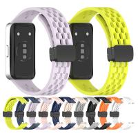 China Eraysun Silicone Fashion Sport Watch Strap for Band 10 9 8 NFC Replacement Breathable High Quality Butterfly Buckle for sale