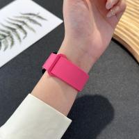 China Eraysun Breathable Unisex Fashion Rubber Strap Soft 18mm 20mm 22mm Wood Grain Soft Magnetic Strap Silicone Watch Bands for sale