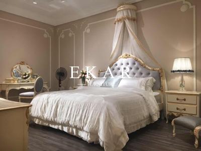 China Luxury Italian King Size Bed Bedroom Furniture for Personal Villa for sale