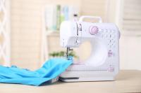 China Household Automatic Pocket Shirt Sewing Machine with CE UFR-705 DC 6V/1200mA Output for sale
